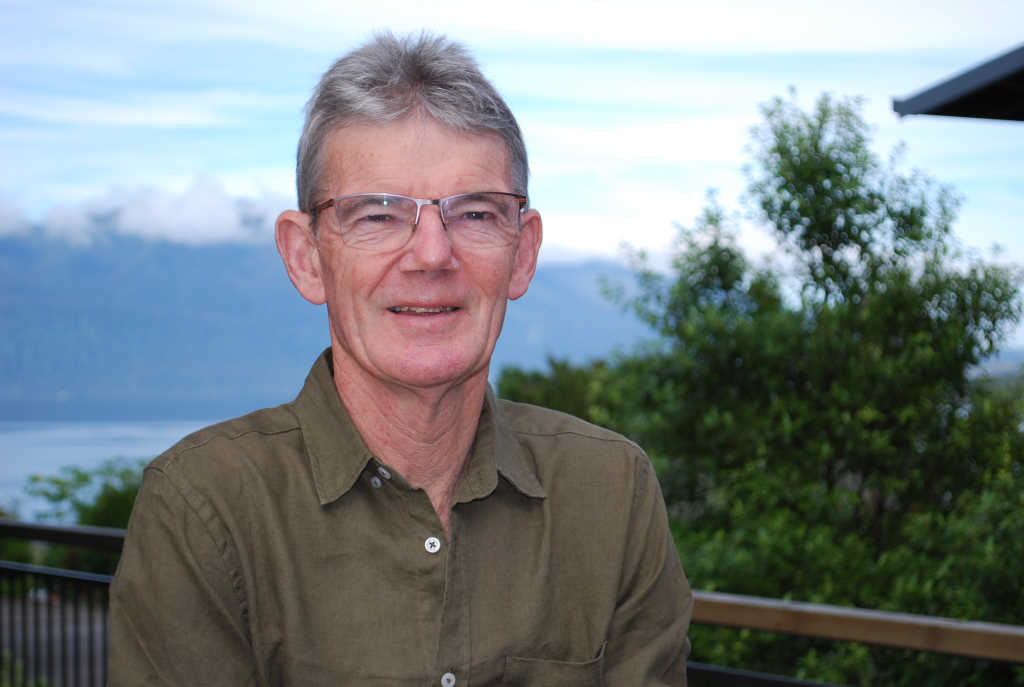 Lens ‘legend’ retires